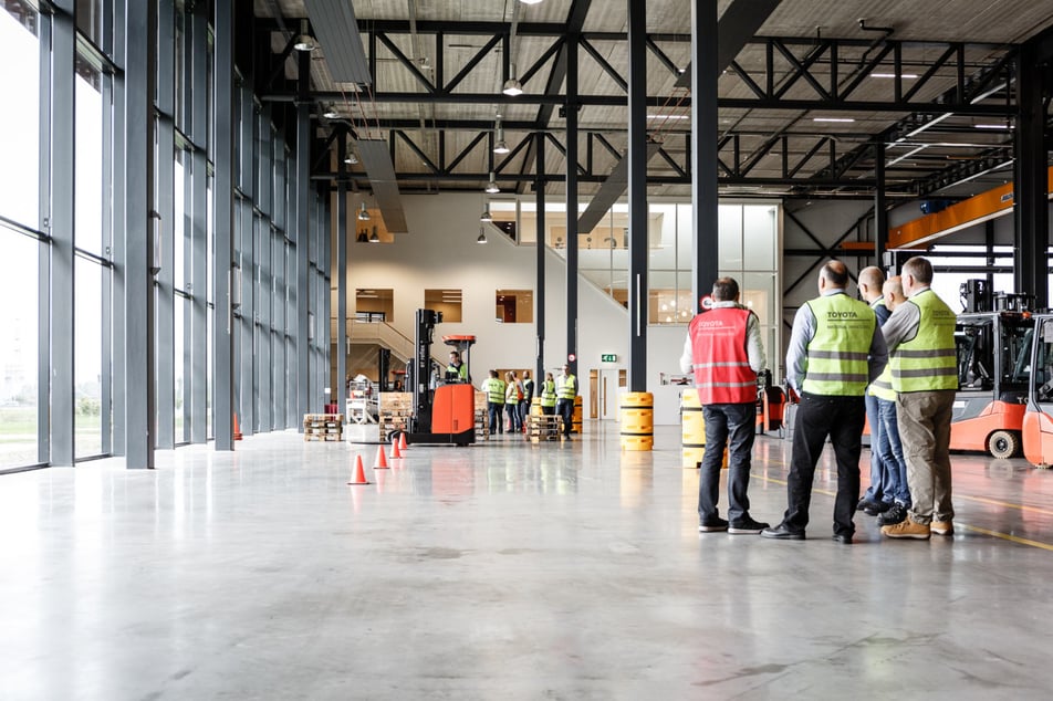 5 forklift training tips to consider for a safer environment.